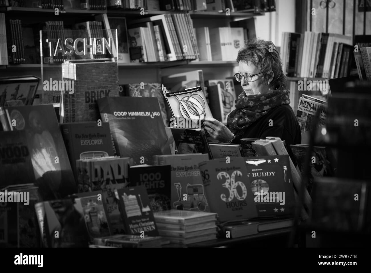 High peak bookstore hi-res stock photography and images - Alamy