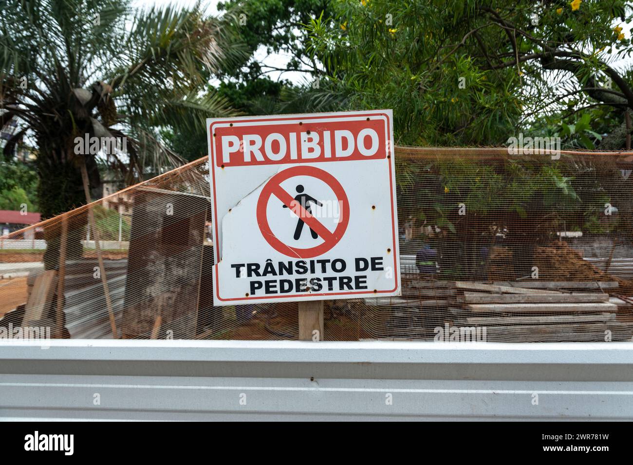 Pedestrians prohibited sign hi-res stock photography and images - Alamy
