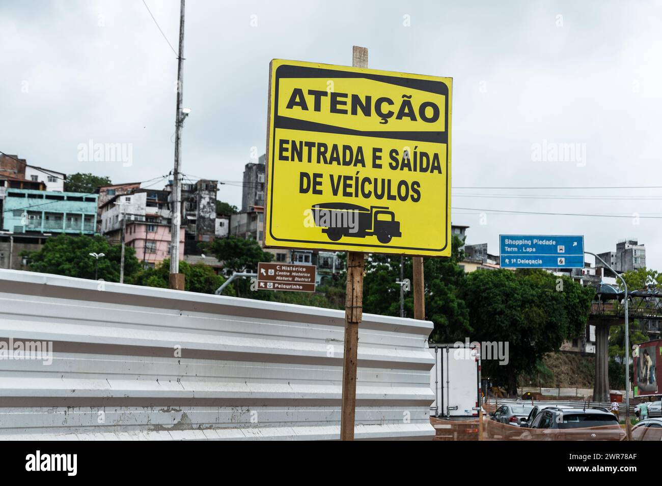 Vehicles exit sign hi-res stock photography and images - Alamy