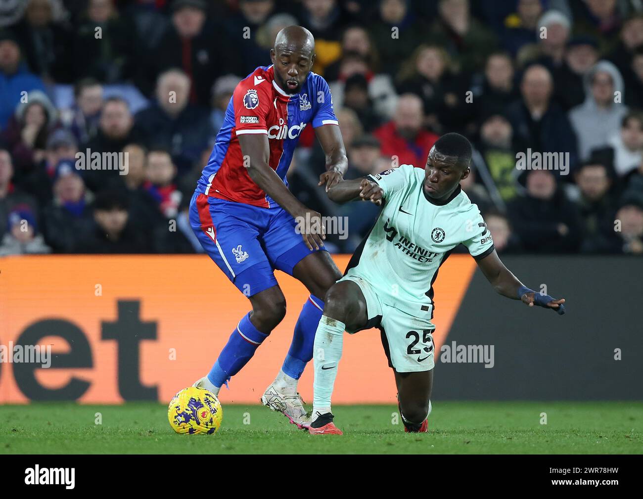 Jean-Philippe Mateta of Crystal Palace battles Moises Caicedo of ...