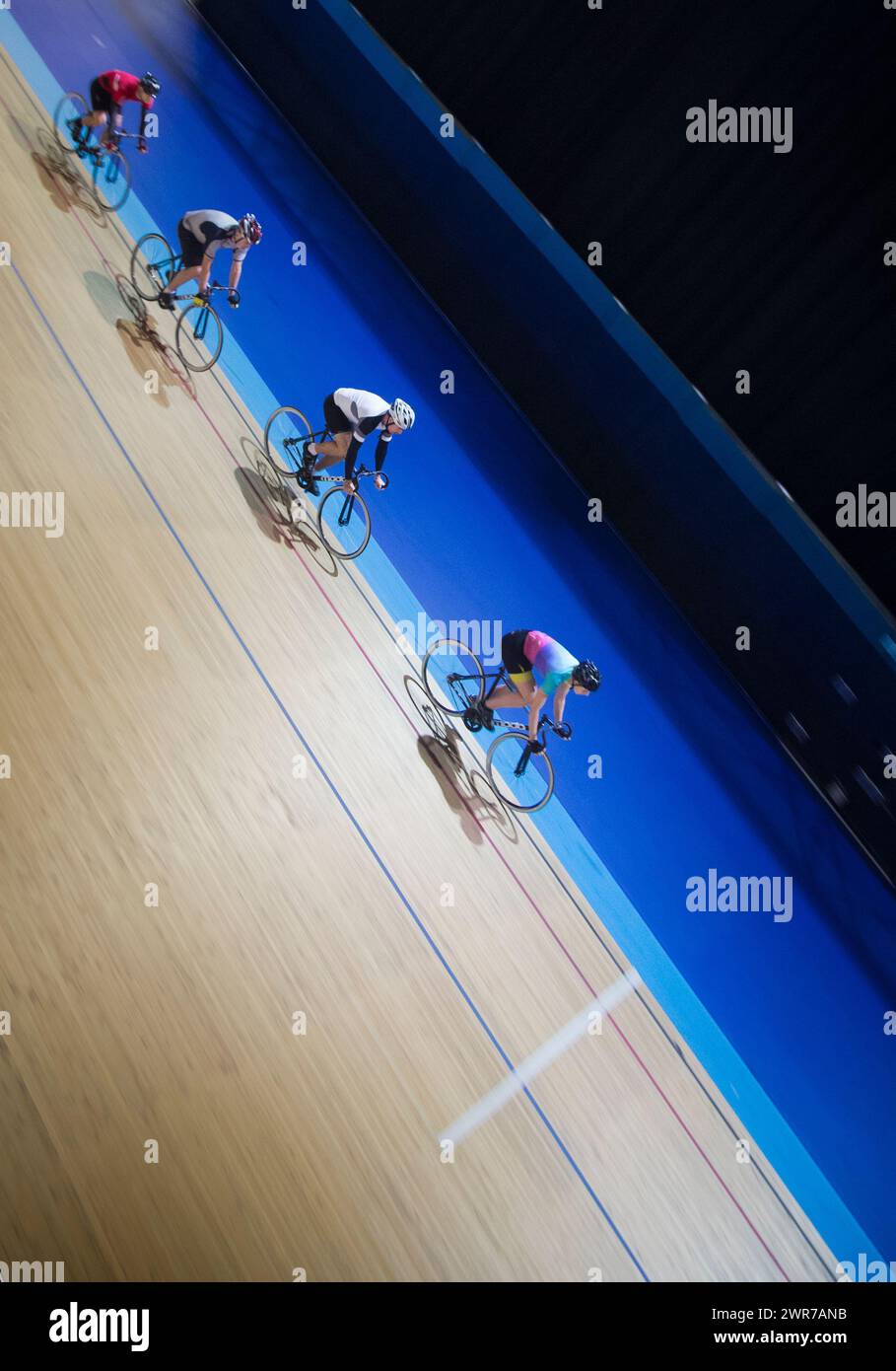 16/12/17 Amateur cyclist Chloe Kirkpatrick learns to cycle on the ...