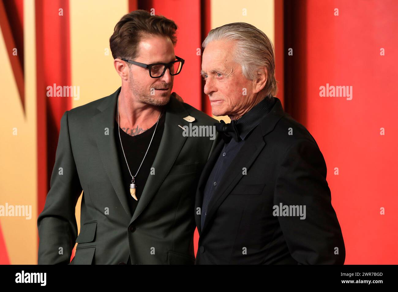 Cameron Douglas mit Vater Michael Douglas bei der Vanity Fair Oscar ...