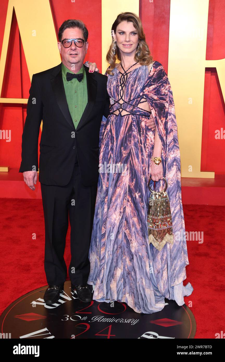 Roman Coppola und Angela Lindvall bei der Vanity Fair Oscar Party 2024 ...
