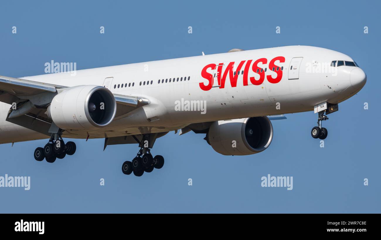 Zürich, Schweiz - 28. März 2022: Ein Boeing 777-3DEER von Swiss ...