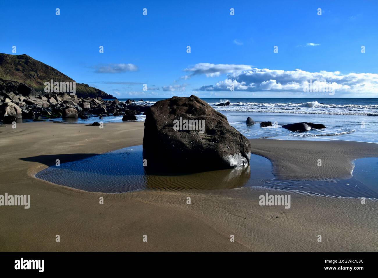Boulder on Porth Ysgo beach Stock Photo - Alamy