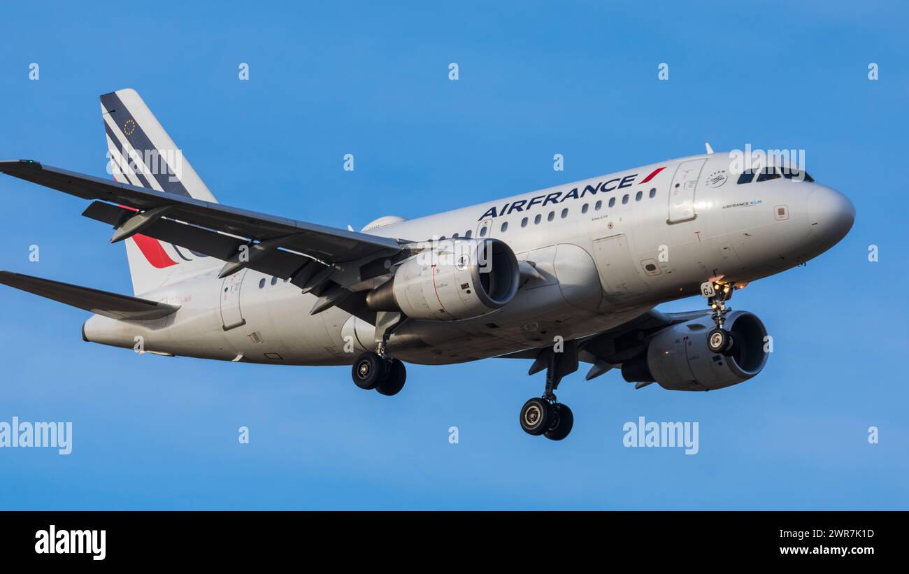 Zürich, Schweiz - 14. März 2022: Ein Airbus A318-100 von Air France im ...