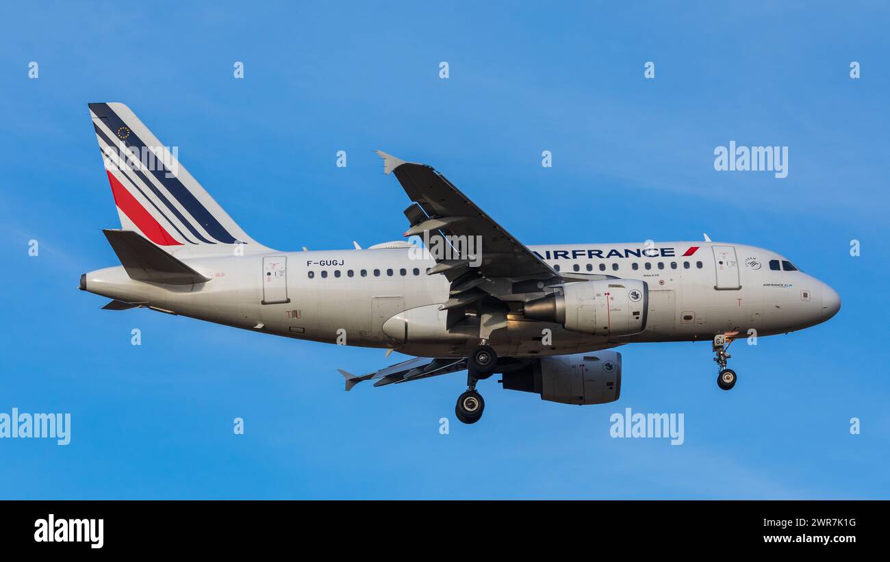 Zürich, Schweiz - 14. März 2022: Ein Airbus A318-100 von Air France im ...