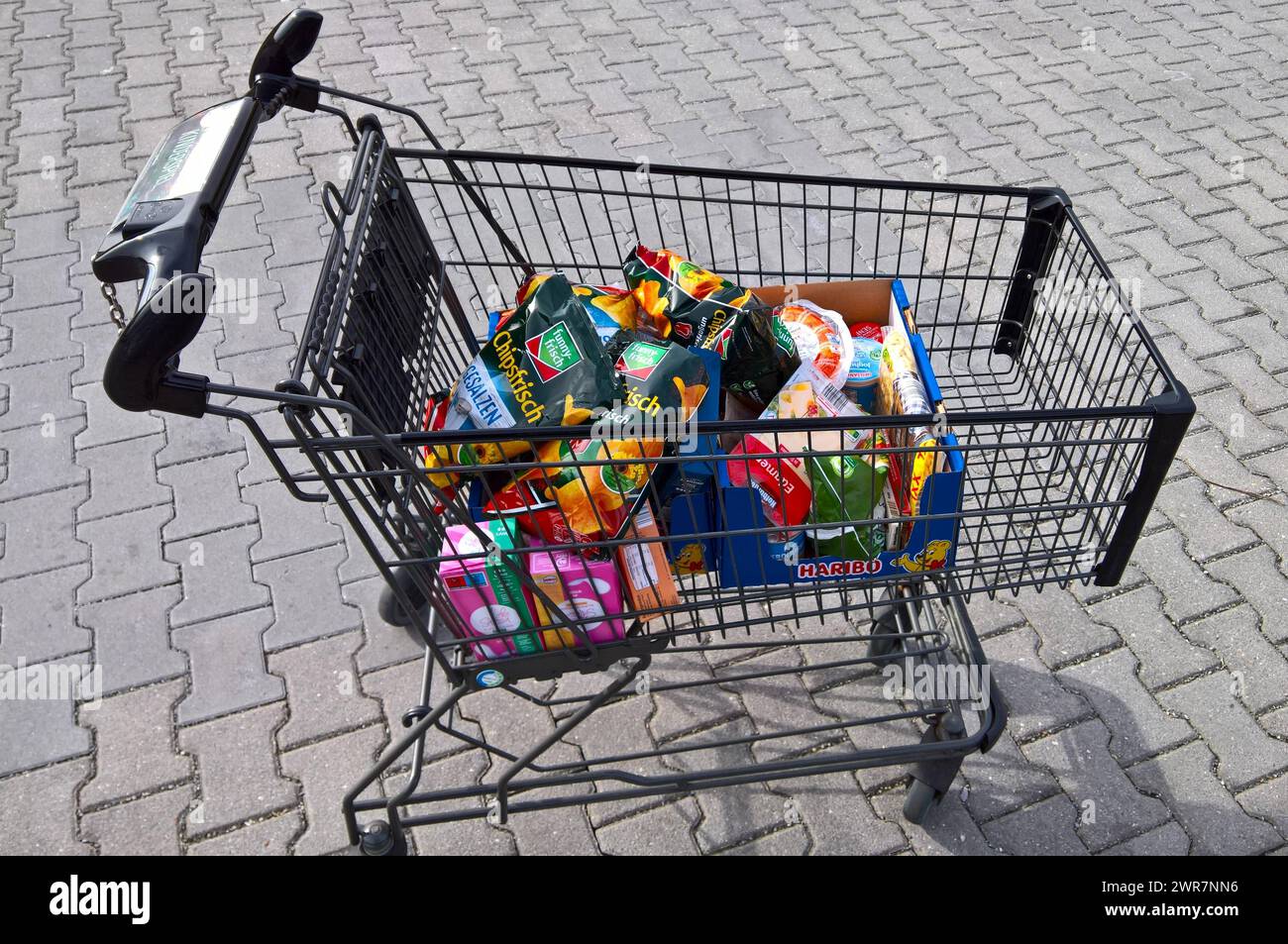 Lebensmittel Einkauf vom Discounter bzw vom Supermarkt. Foto: Einkäufe ...