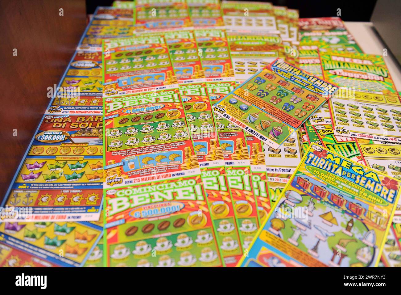 Gratta e vinci hi-res stock photography and images - Alamy