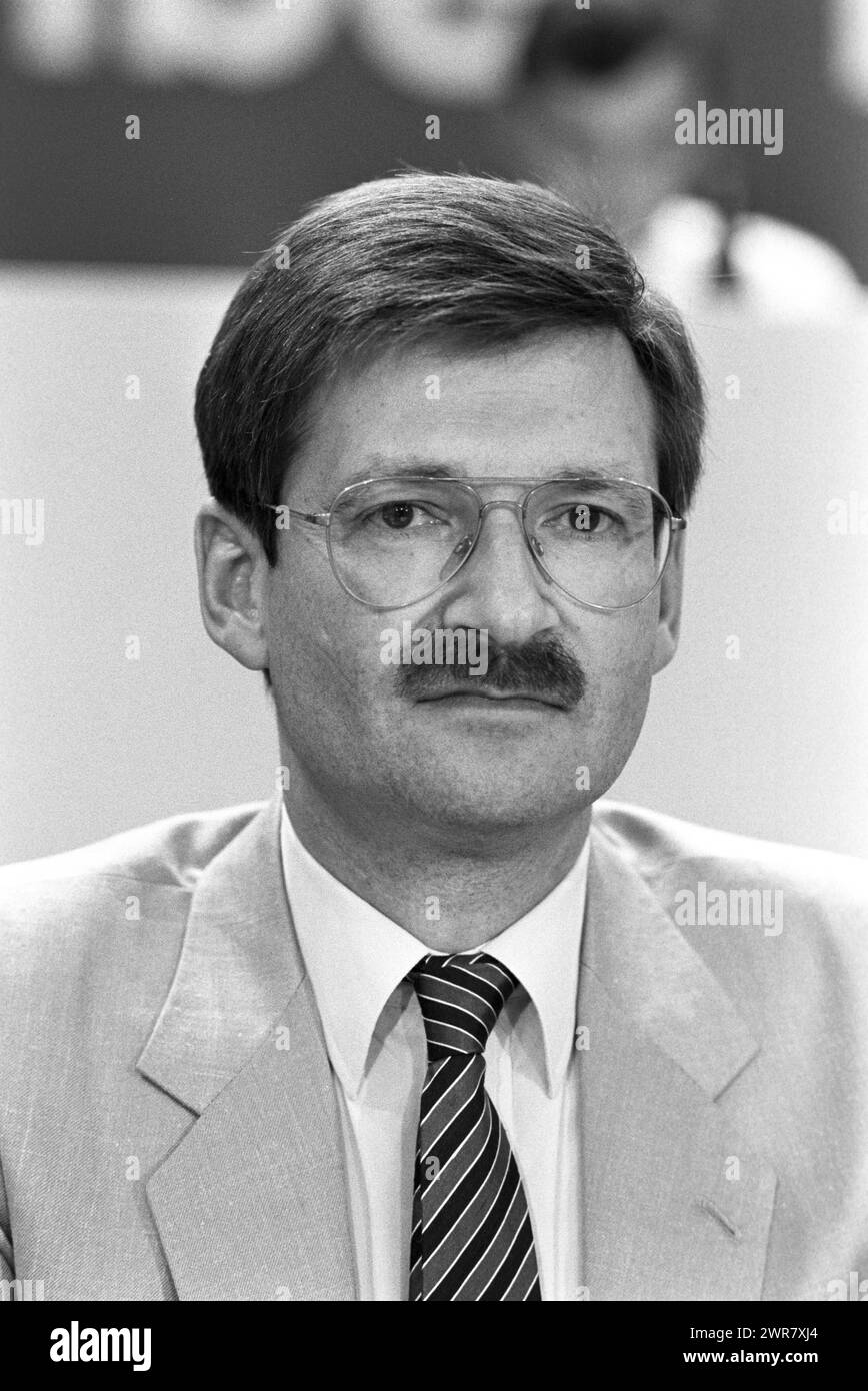 FDP-Politiker Hermann Otto Solms beim 38. Bundesparteitag der FDP in ...