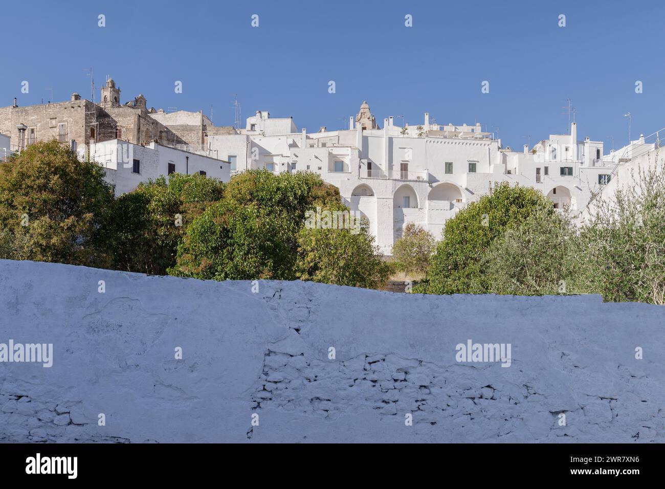 Whitewashed medieval city hi-res stock photography and images - Alamy