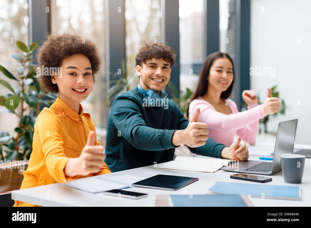 Group students giving thumbs up hi-res stock photography and images - Alamy