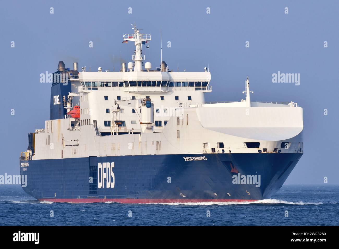 RO-RO-Cargo-Ship SUECIA SEAWAYS arrives at Kiel from Klaipeda Stock ...