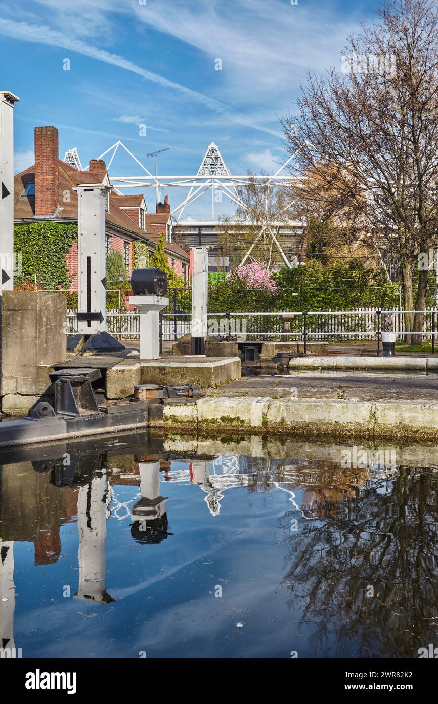 Old Ford Lock 19 on the River Lee Navigation with Olympic Stadium in ...