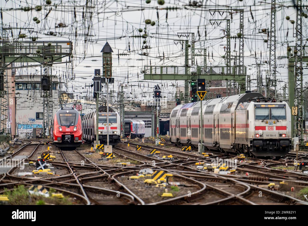 Track system in front of Cologne Central Station, regional trains, long ...