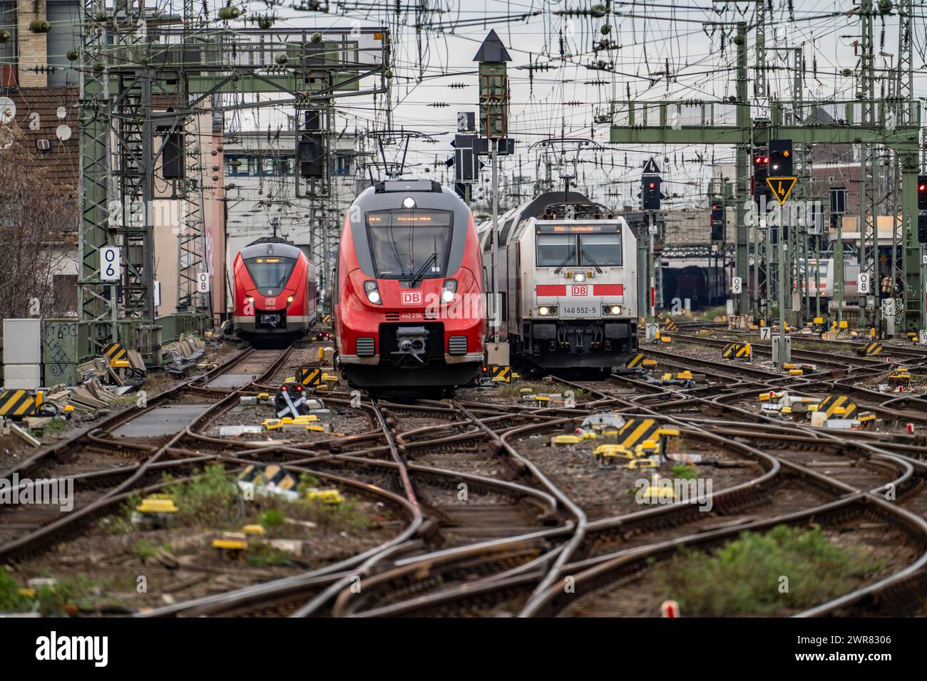 Track system in front of Cologne Central Station, regional trains, long ...