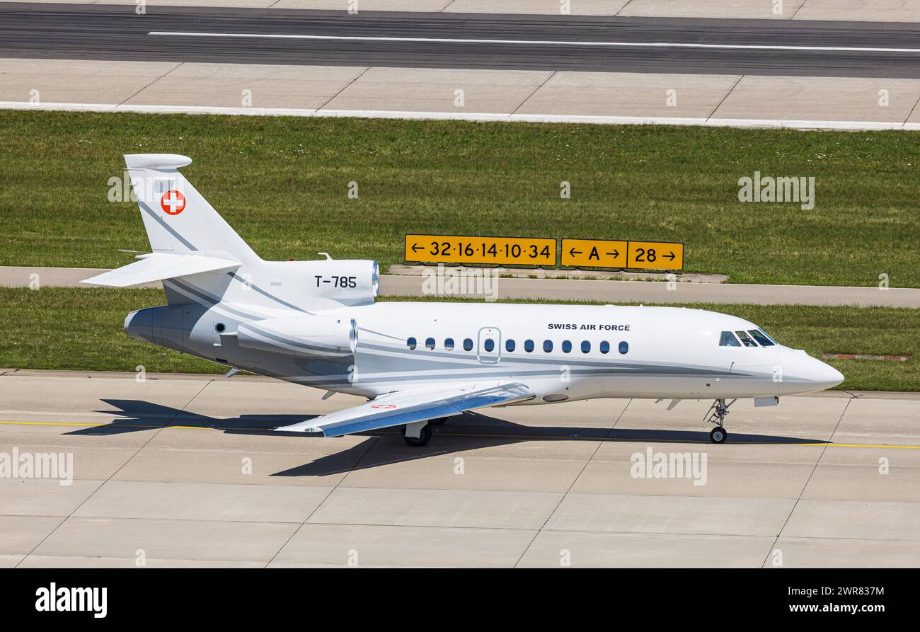 Bombardier falcon 900ex hi-res stock photography and images - Alamy