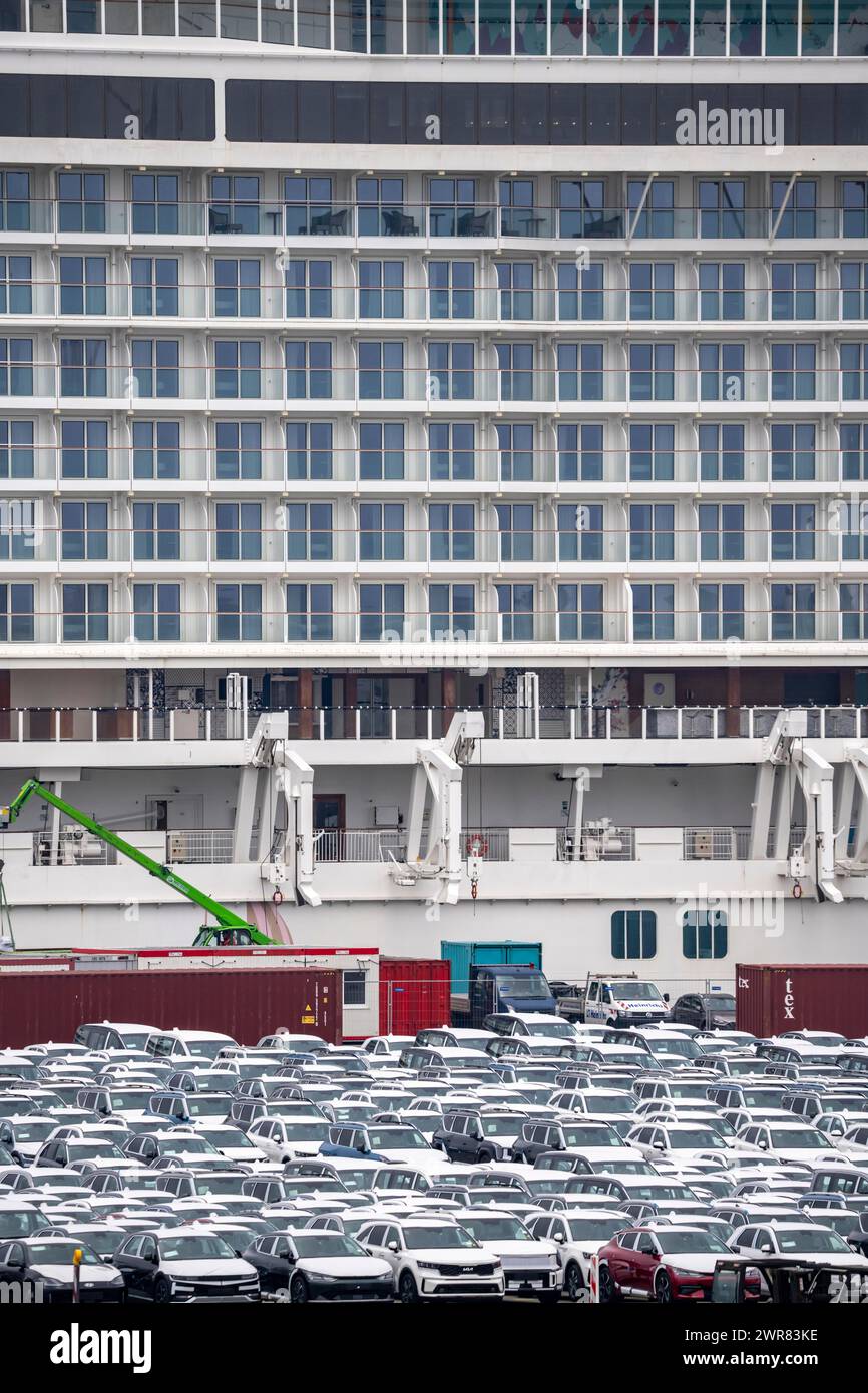 Manara cruise ship hi-res stock photography and images - Alamy