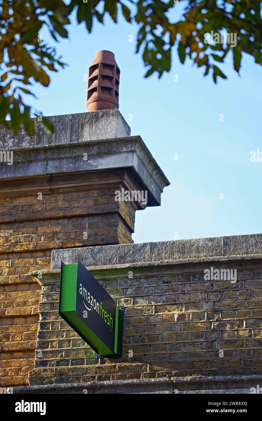 Amazon fresh sign hi-res stock photography and images - Alamy
