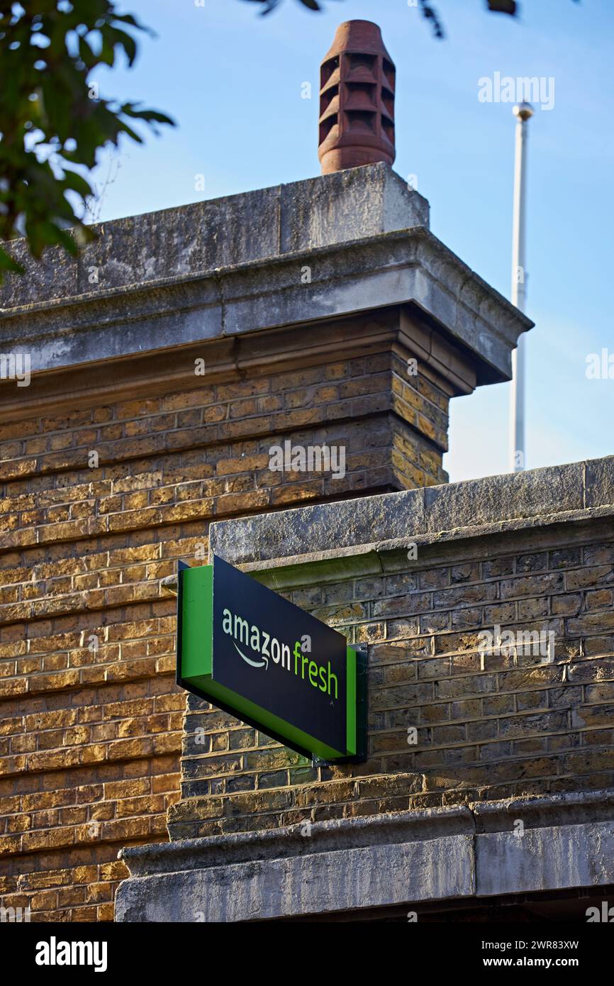 Amazon fresh sign hi-res stock photography and images - Alamy
