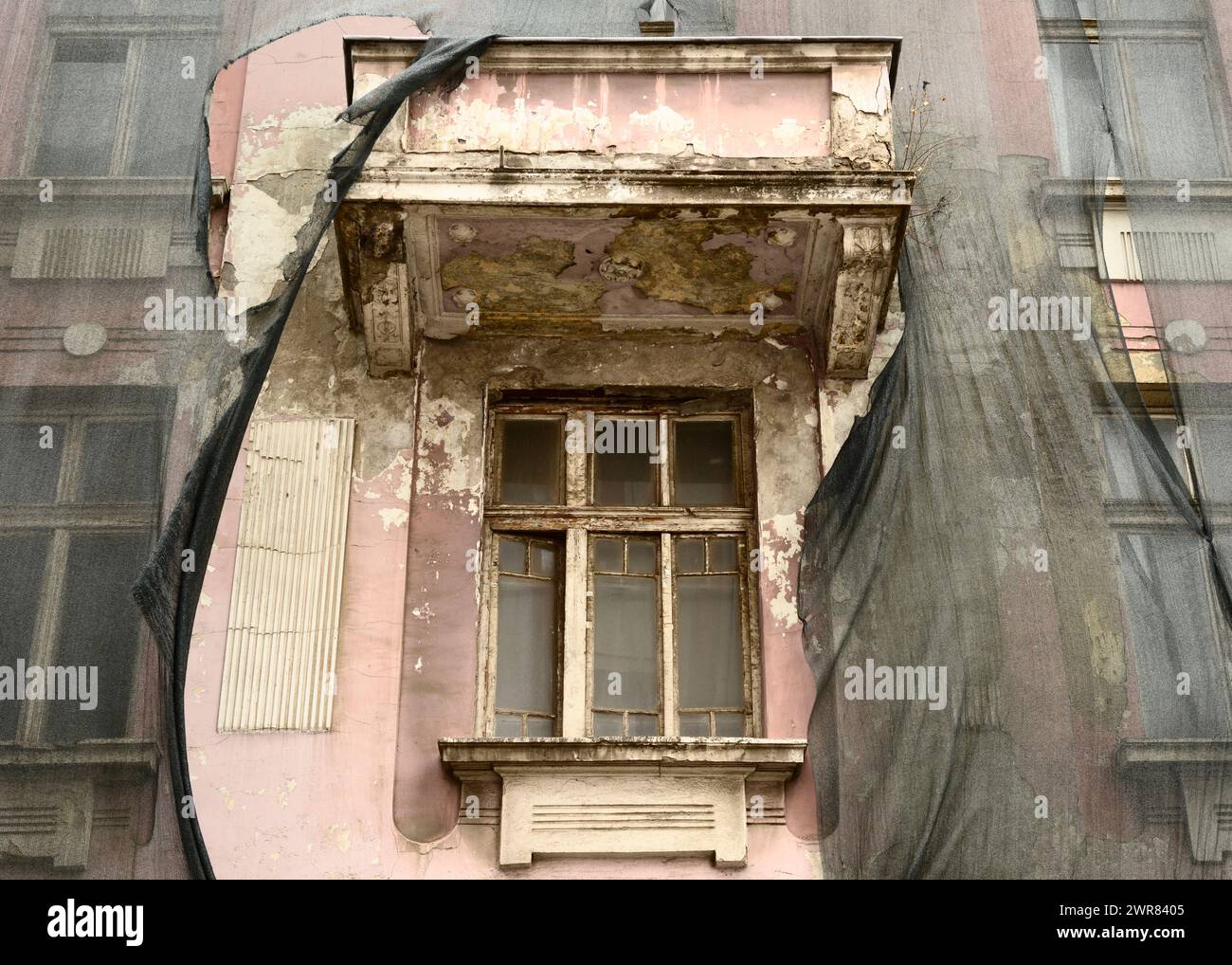 Derelict pink facade hi-res stock photography and images - Alamy