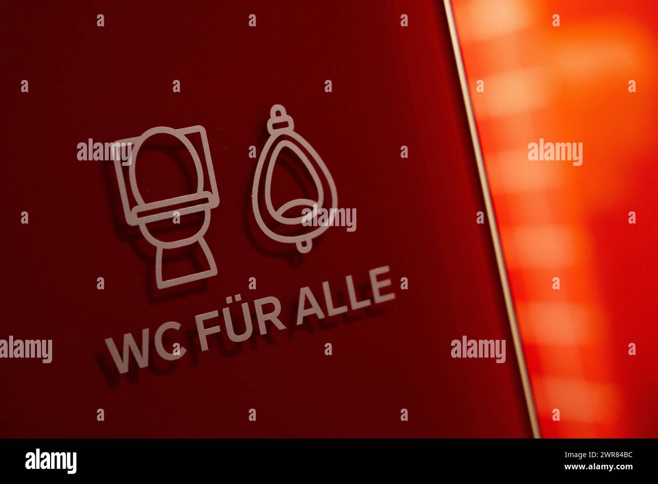 Gender neutral toilet symbol hi-res stock photography and images - Alamy