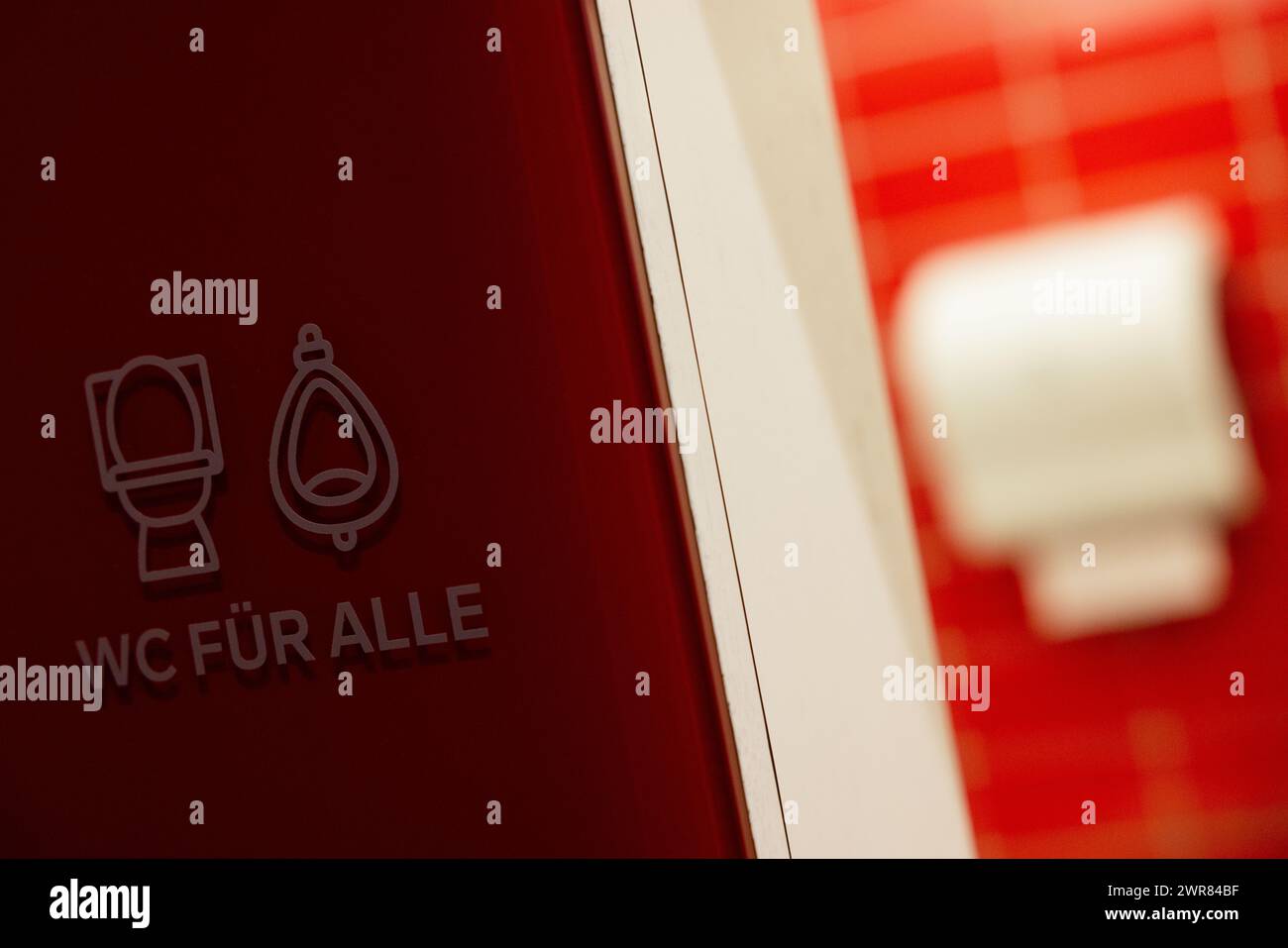 Gender neutral toilet symbol hi-res stock photography and images - Alamy