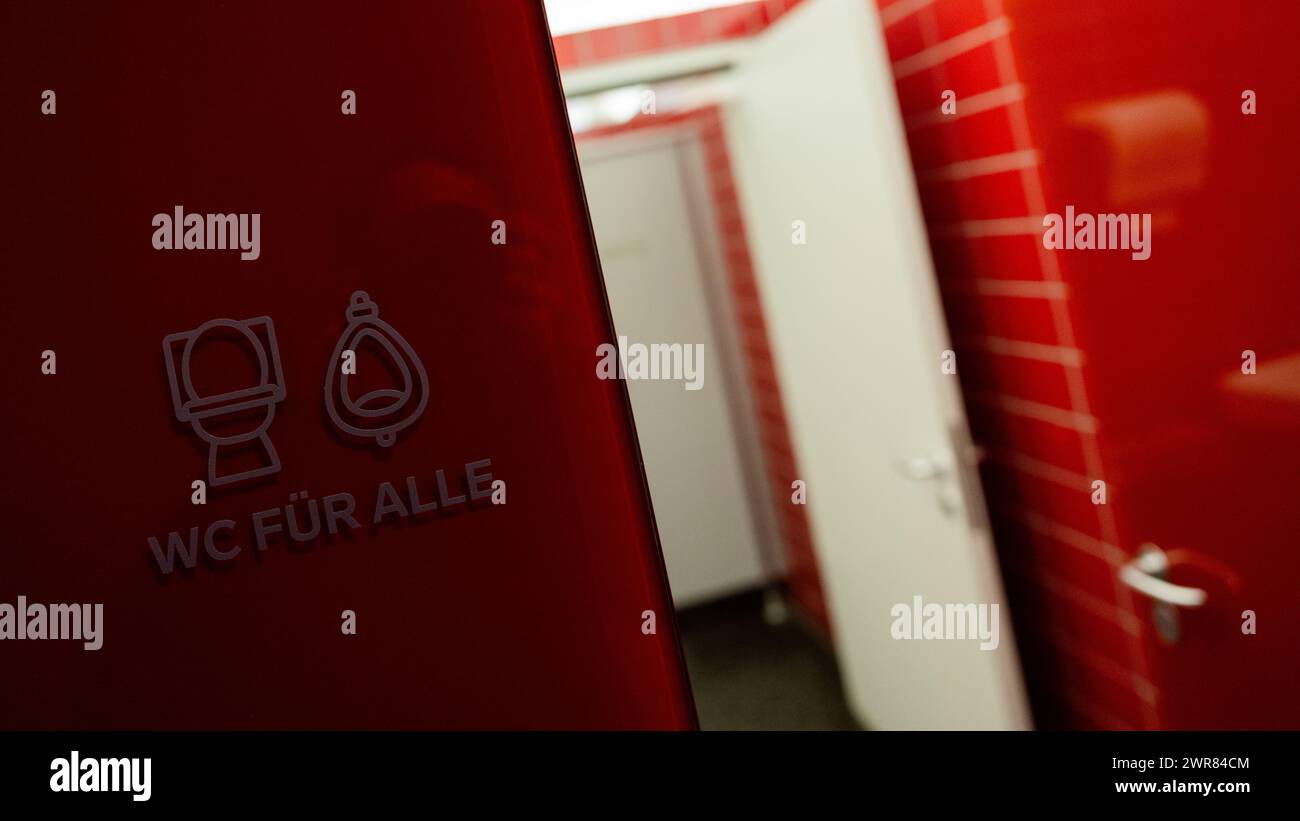 Gender neutral toilet symbol hi-res stock photography and images - Alamy