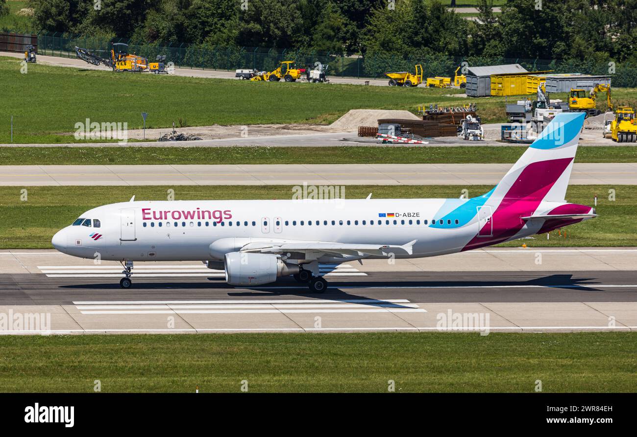 Ein Airbus A320-216 von Eurowings startet von Piste 28 des Flughafen ...