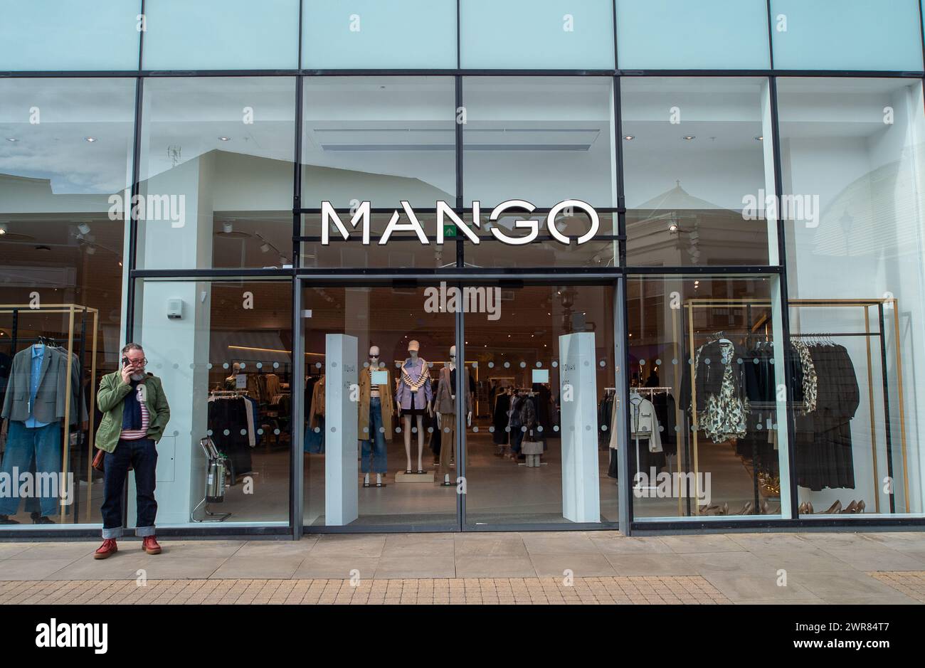 Windsor, Berkshire, UK. 9th March, 2024. A new Mango clothes shop has ...