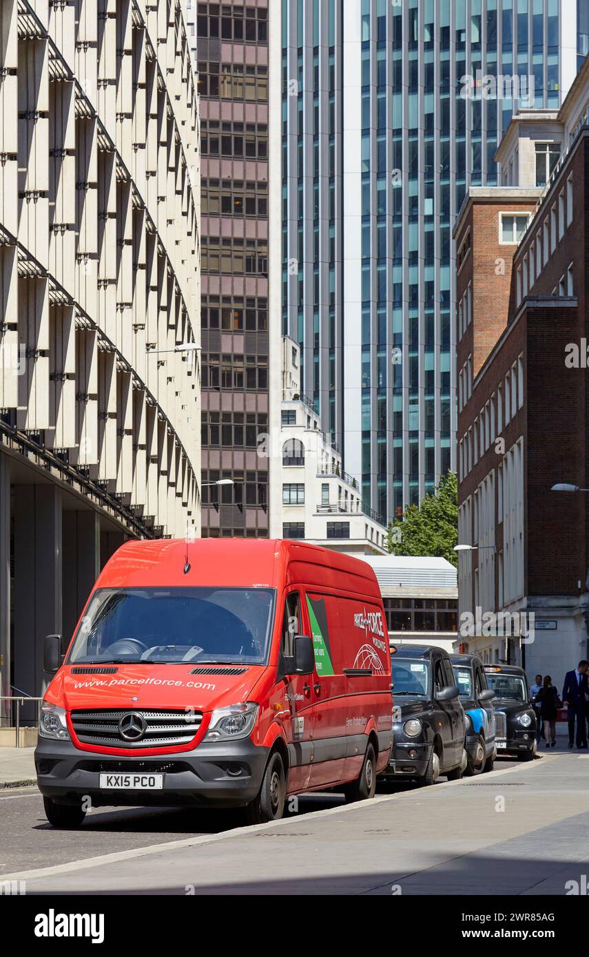 Parcel force city of london hi-res stock photography and images - Alamy