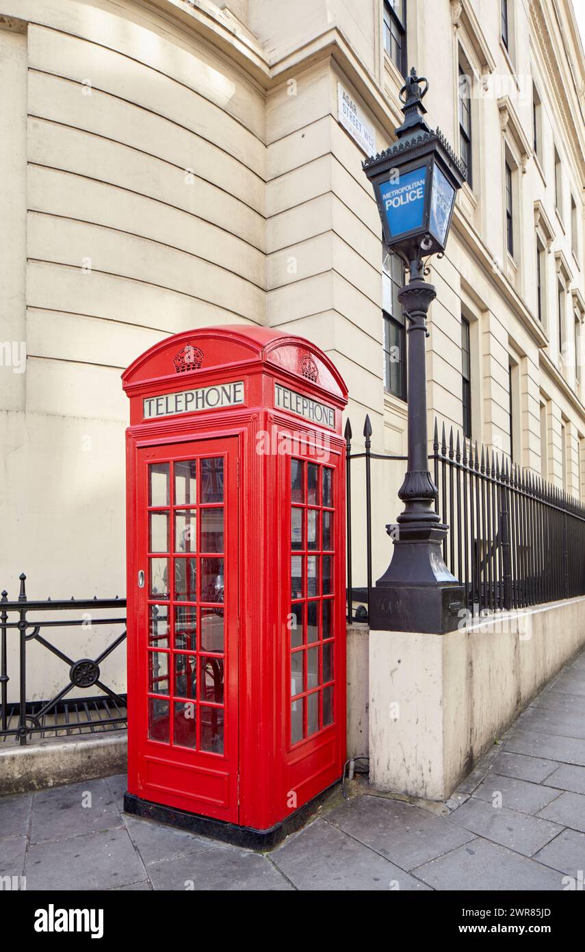 Traditional telephone booth hi-res stock photography and images - Alamy