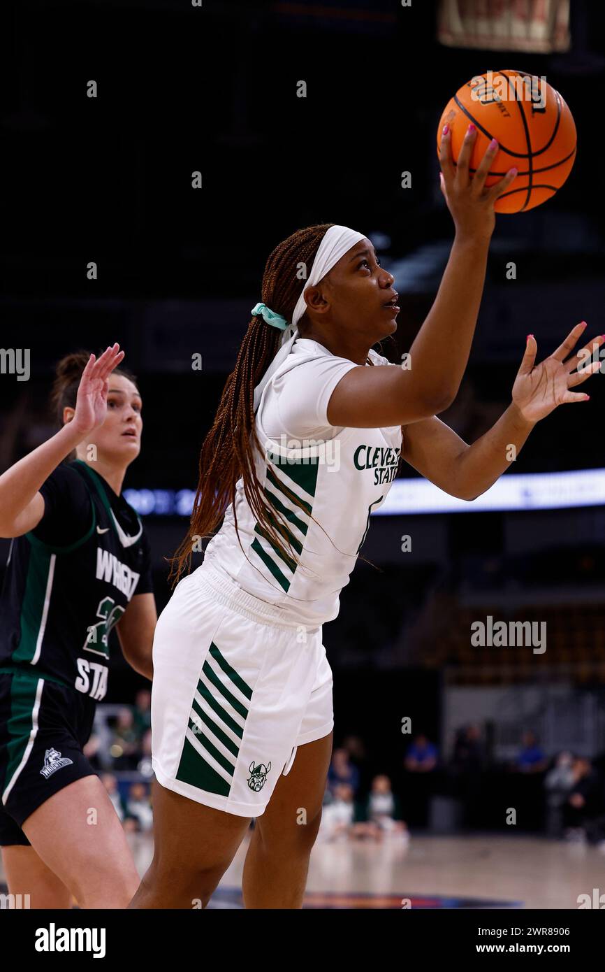 INDIANAPOLIS, IN - MARCH 11: Cleveland State Vikings forward Brooklynn ...