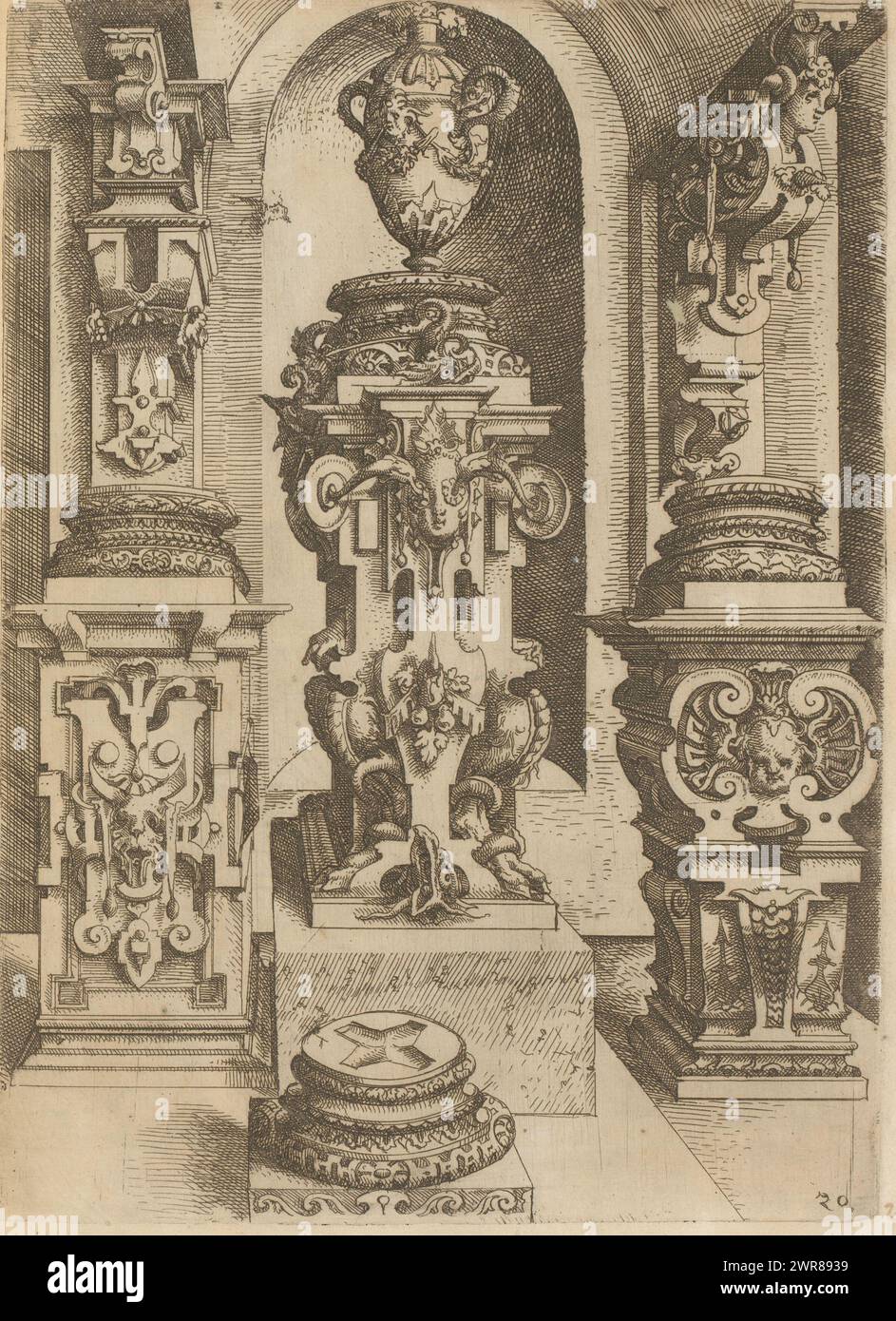 Three corinthian pedestals hi-res stock photography and images - Alamy