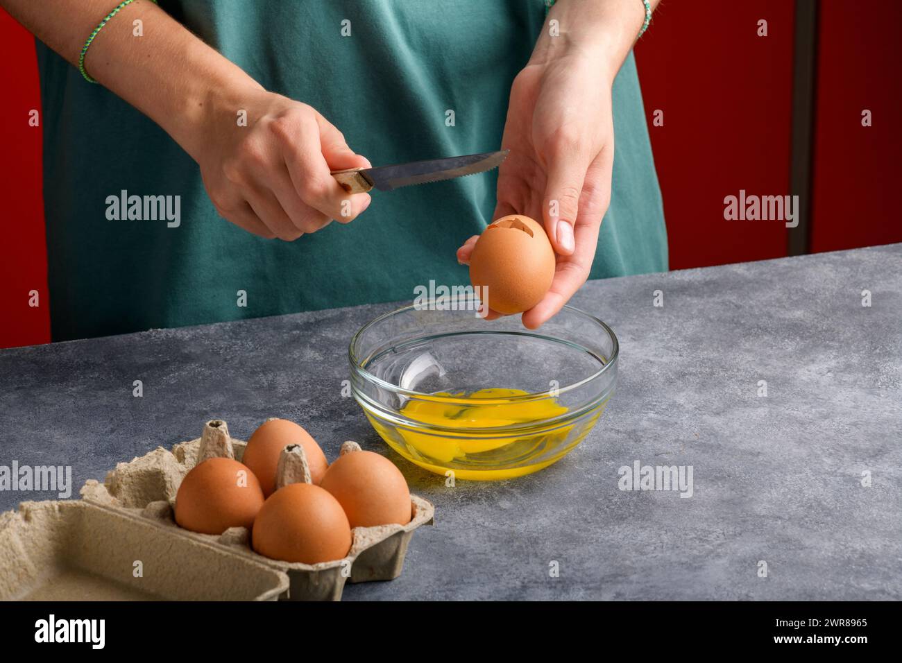 Female hand holding box of eggs hi-res stock photography and images - Alamy