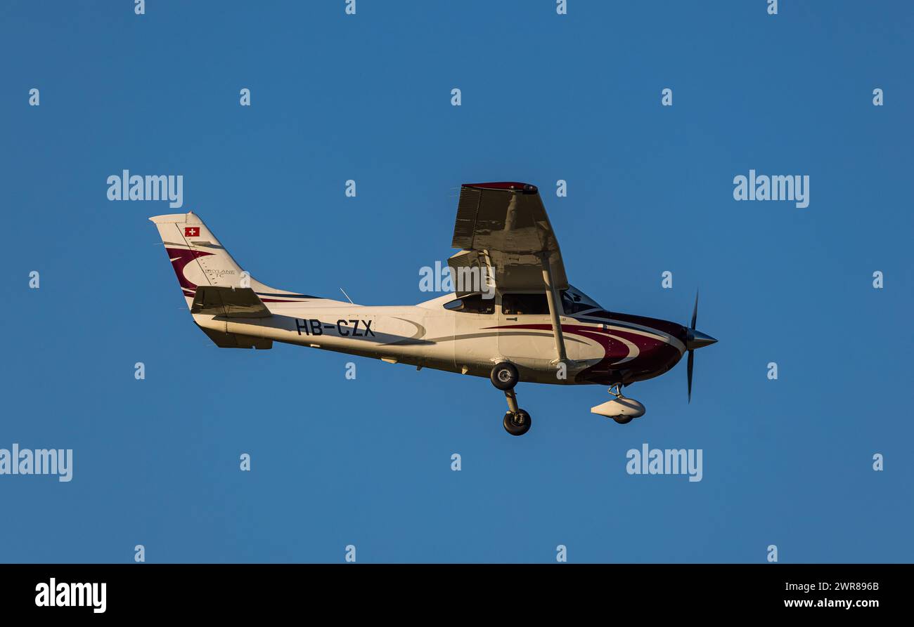 Eine Cessna T182T Turbo Skylane eines privaten Besitzers befindet sich ...