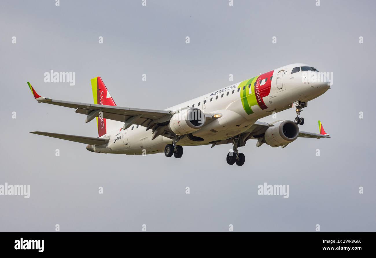 Air portugal express hi-res stock photography and images - Alamy
