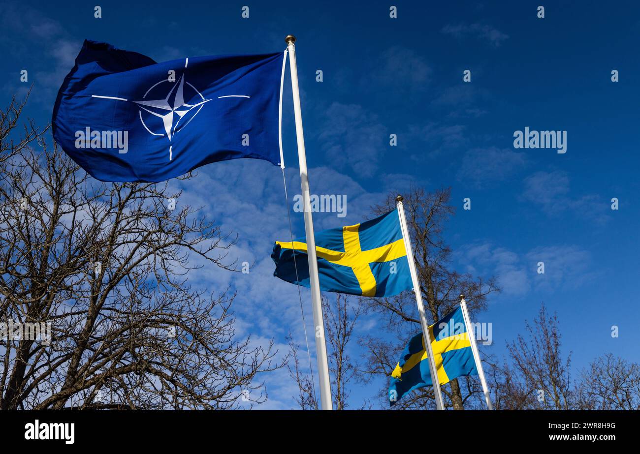 Nato flagga hi-res stock photography and images - Alamy