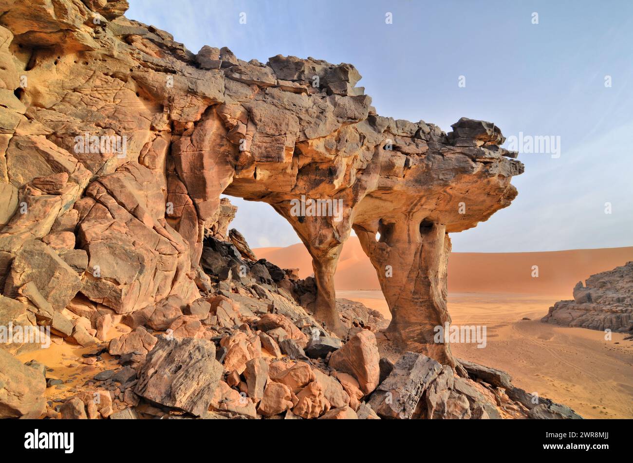 Rock formation with in the Sahara desert, Algeria Stock Photo - Alamy