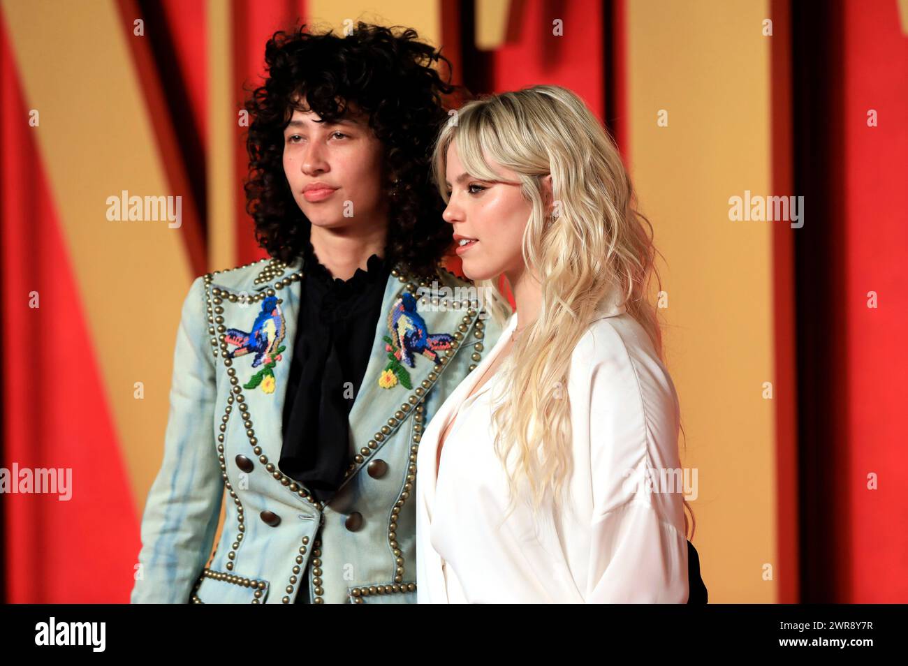 Towa Bird und Renee Rapp bei der Vanity Fair Oscar Party 2024 ...
