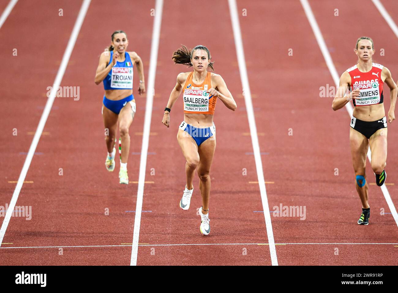 Eveline Saalberg (Netherlands), Silke Lemmens (Switzerland). 400m heats ...