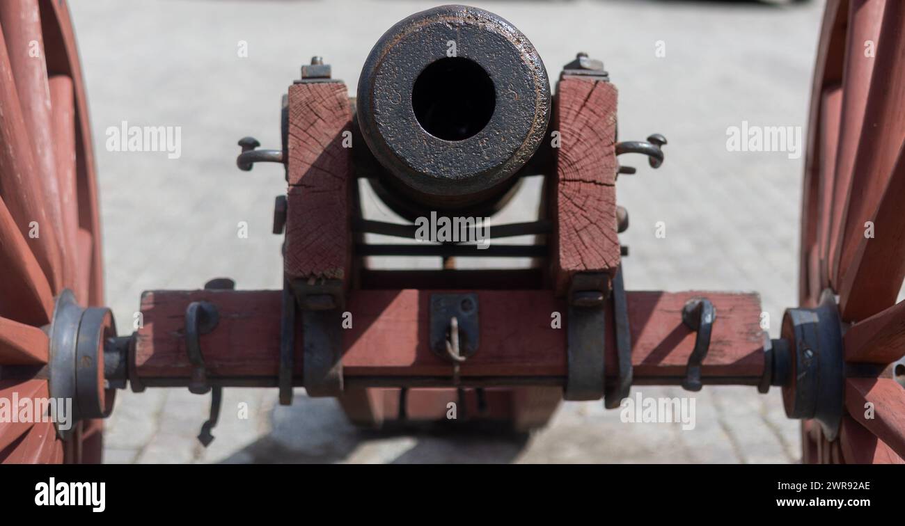 Barrel of medieval cannon viewed from front Stock Photo - Alamy