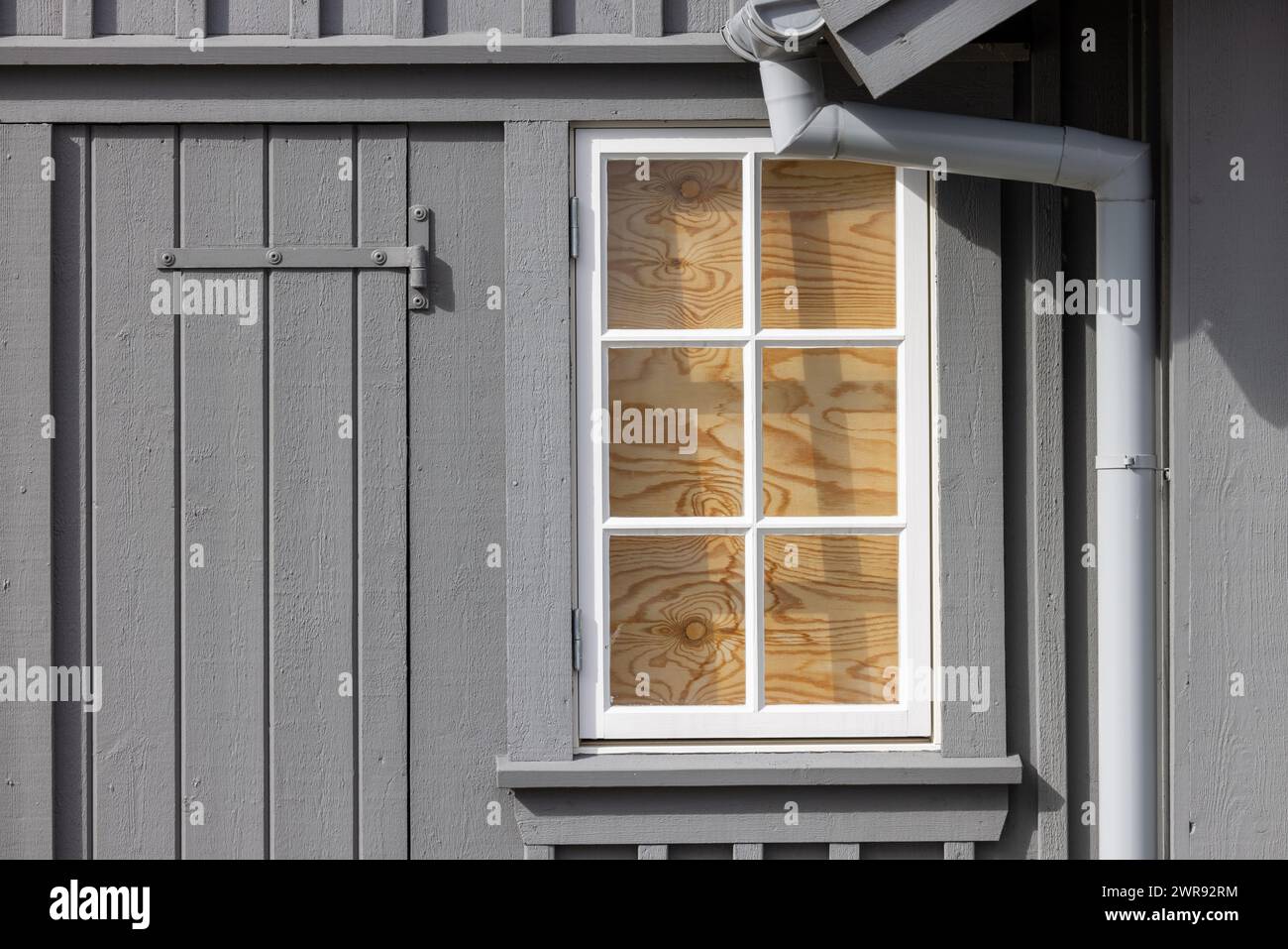 Boarded up building painting hi-res stock photography and images - Alamy