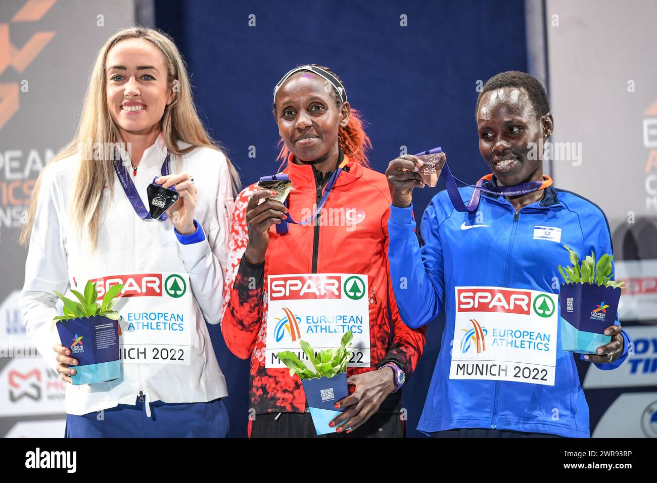 Eilish McColgan (GBR, silver), Yasemin Can (TUR, gold), Lonah Chemtai ...