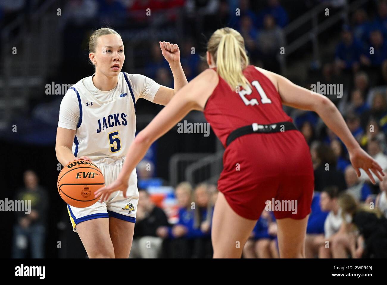 South Dakota State Jackrabbits guard Ellie Colbeck (5) calls out a play ...