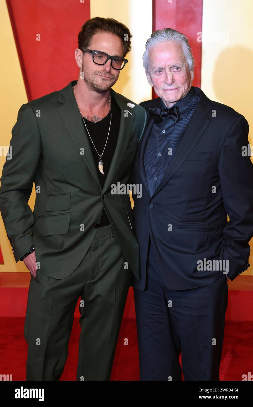 Cameron Douglas mit Vater Michael Douglas bei der Vanity Fair Oscar ...