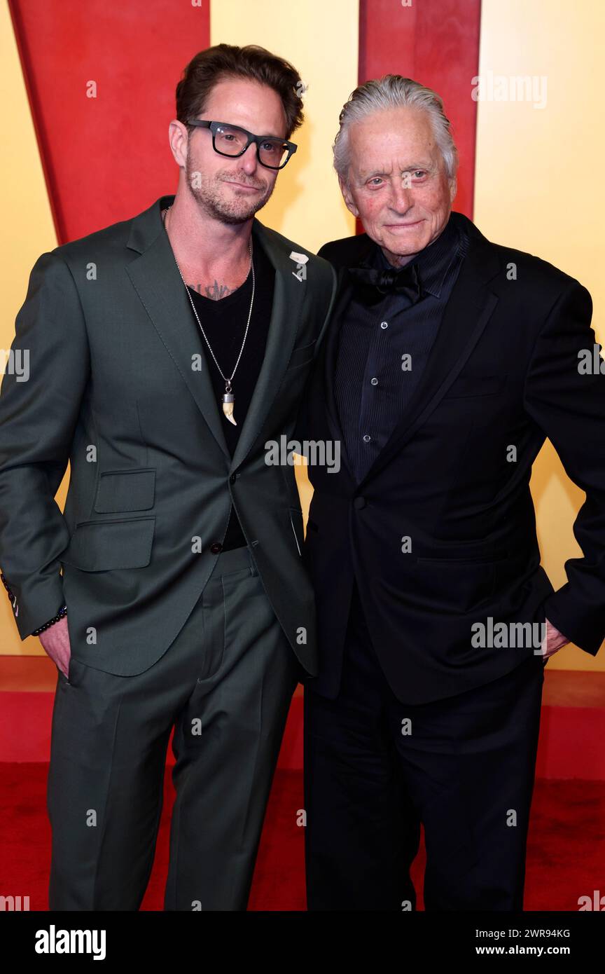 Cameron douglas and michael douglas hi-res stock photography and images ...