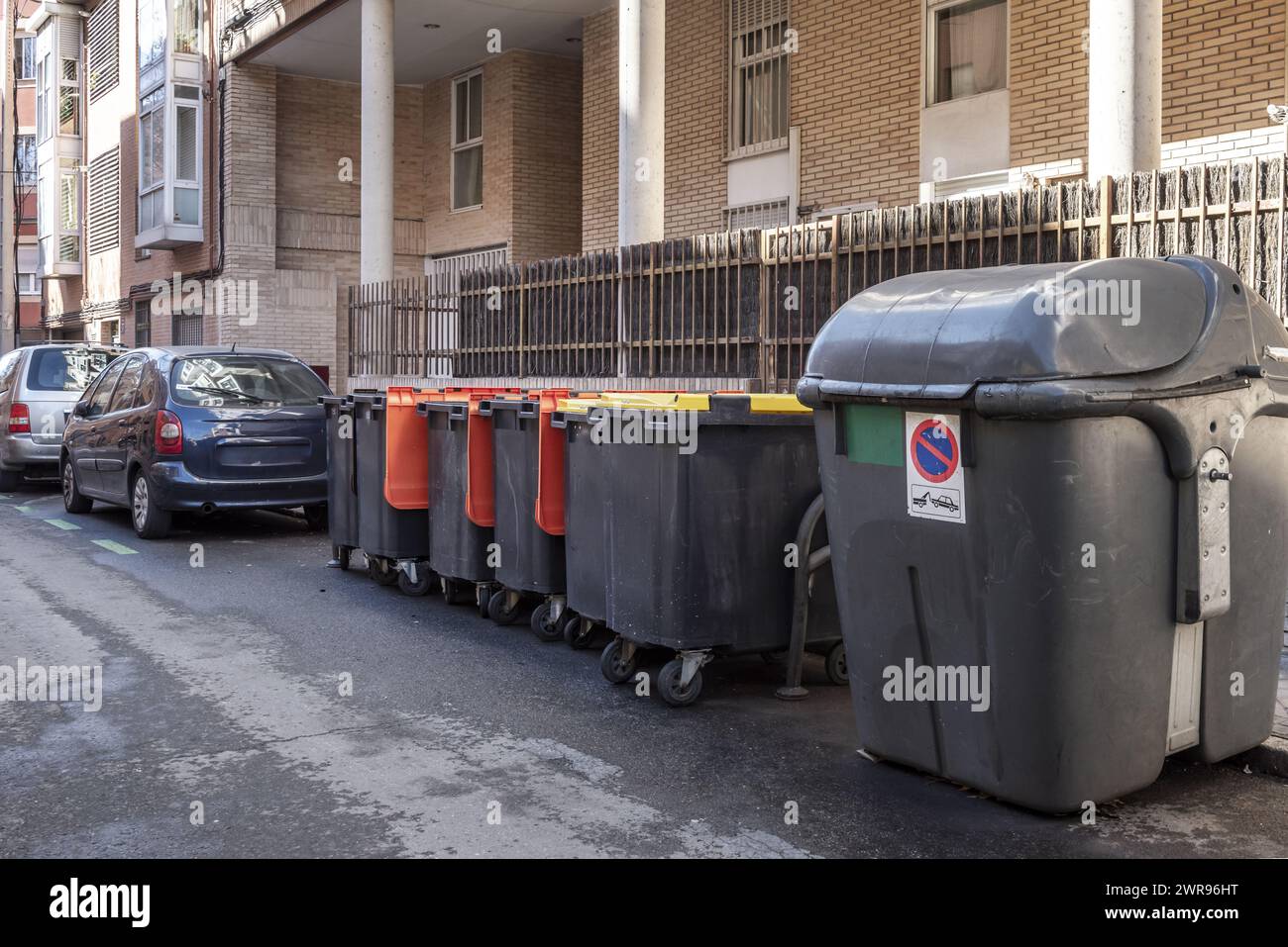 Garbage vehicles hi-res stock photography and images - Alamy