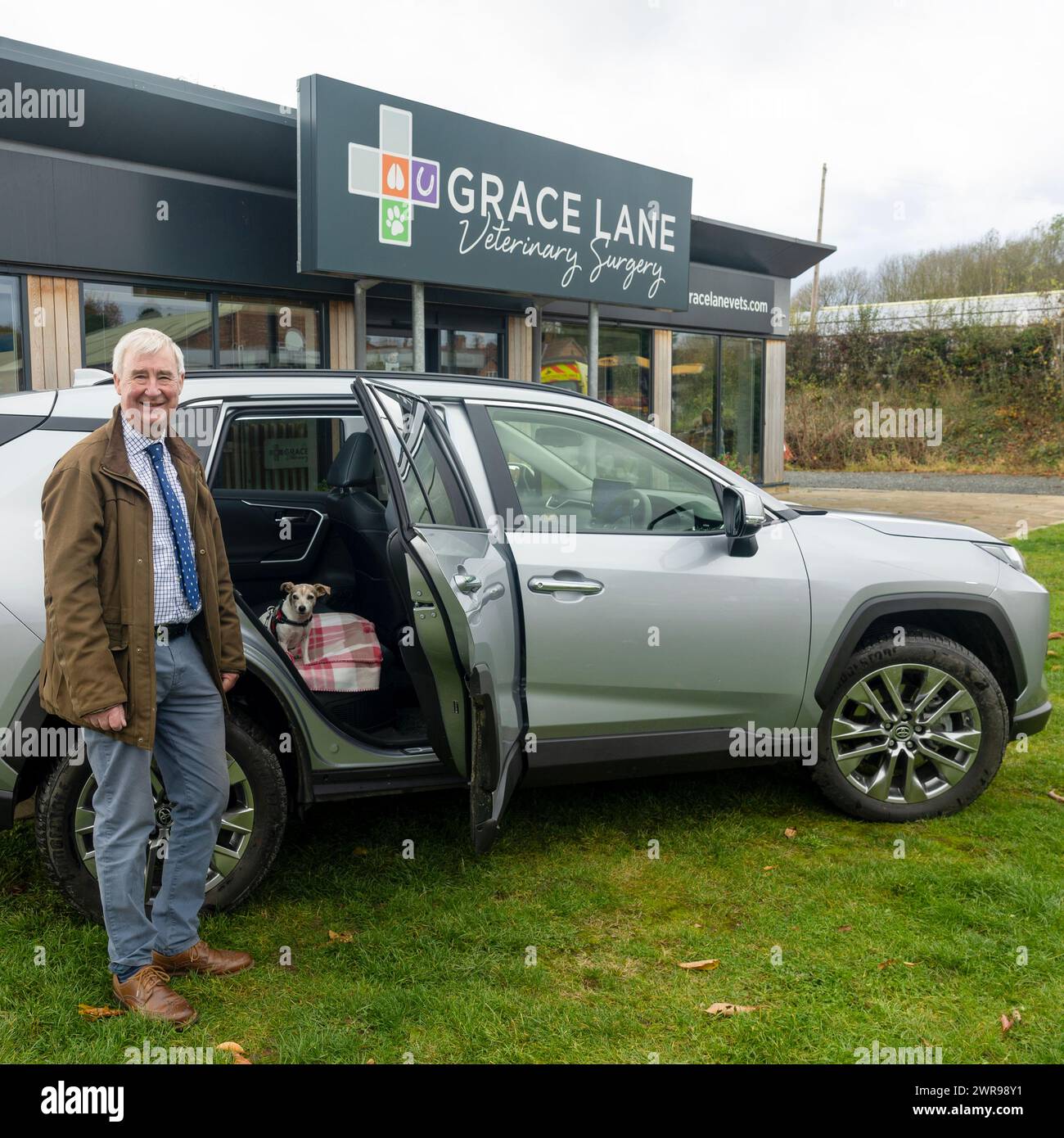 13/11/2023 The Yorkshire Vet, Peter Wright, with 11-year-old Jack ...