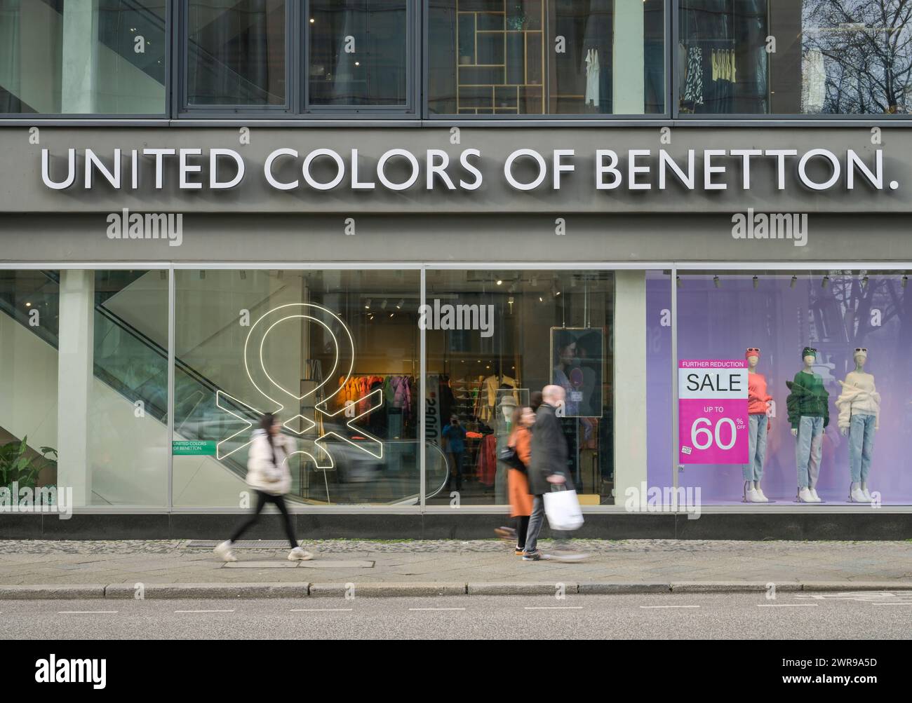 Benetton clothing store hi-res stock photography and images - Alamy